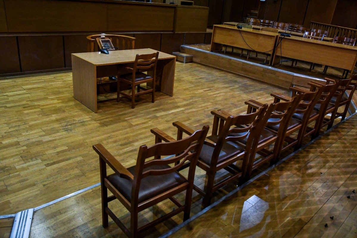 Ξεσηκωμός των δικηγόρων για το πλαφόν στις αναβολές - Υπέρβαση TV